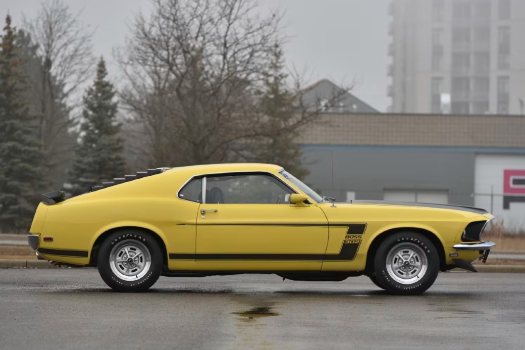 Chrysler compró este Ford Mustang Boss 302 en 1969 para crear el Dodge ...