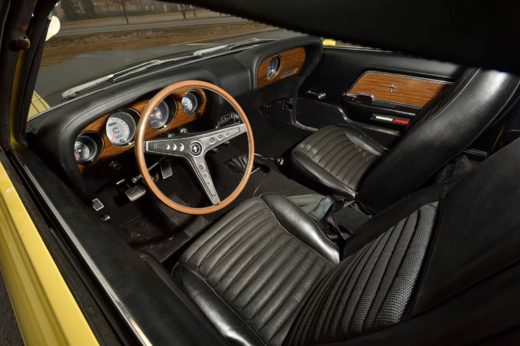 Chrysler compró este Ford Mustang Boss 302 en 1969 para crear el Dodge ...