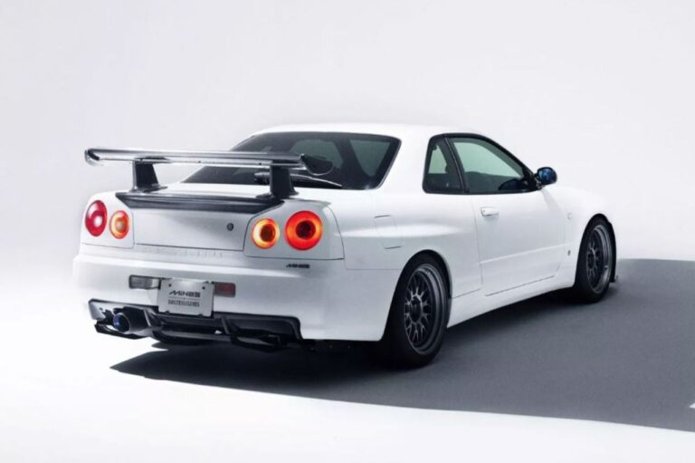 Solo había una forma de mejorar el Nissan Skyline GT-R R34 y Built By ...