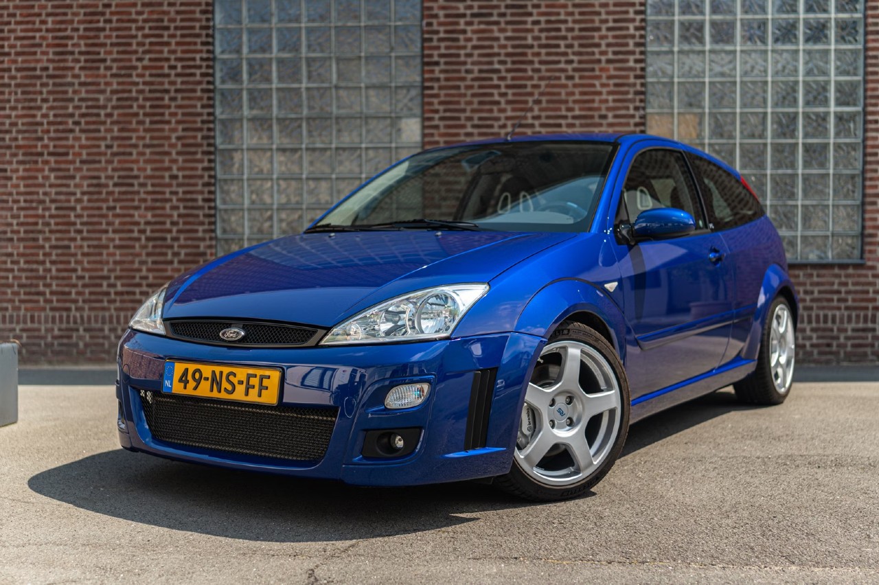 A subasta este impecable Ford Focus RS Mk1 de 2004 - Periodismo del Motor