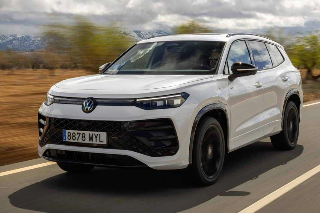 PRUEBA: Volkswagen Tayron 2025 R-Line 1.5 e-Hybrid 272 CV - Periodismo ...