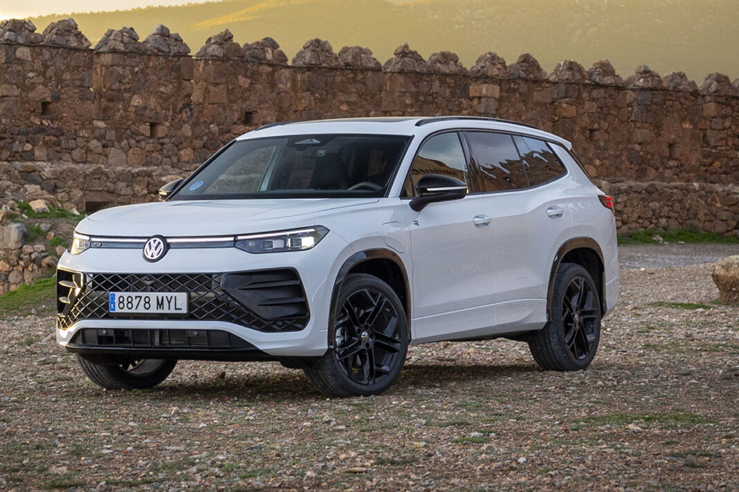 PRUEBA: Volkswagen Tayron 2025 R-Line 1.5 e-Hybrid 272 CV - Periodismo ...