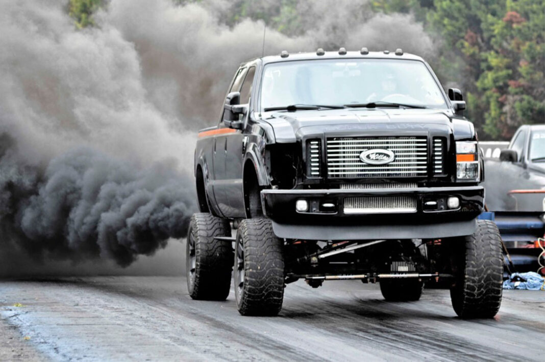 Humo blanco, humo negro, humo gris y humo azul en tu coche: qué ...