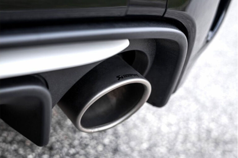 Humo blanco, humo negro, humo gris y humo azul en tu coche: qué ...