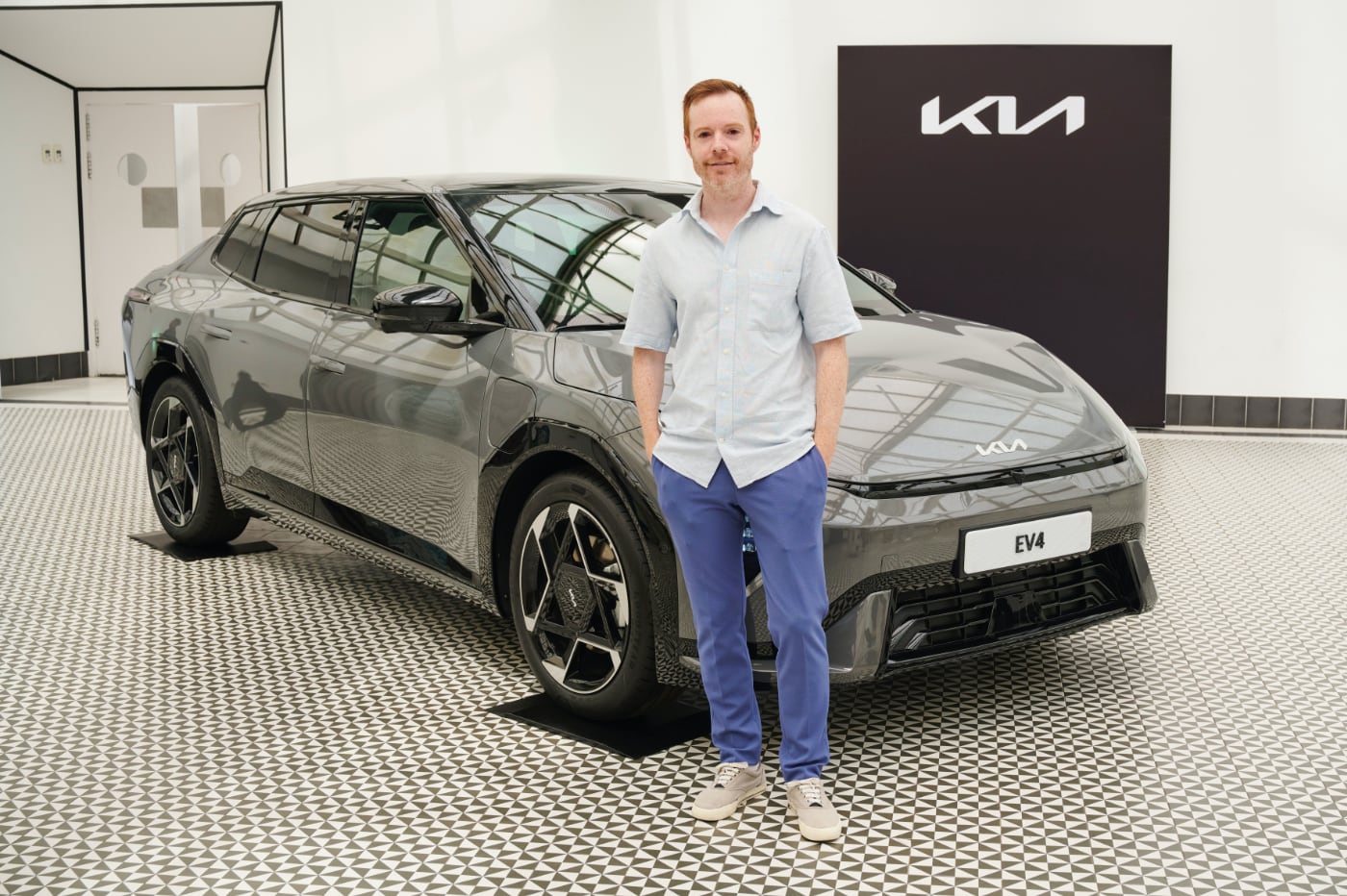 Me he subido al KIA EV4 Fastback GT-line, un SUV eléctrico de 4,73 ...