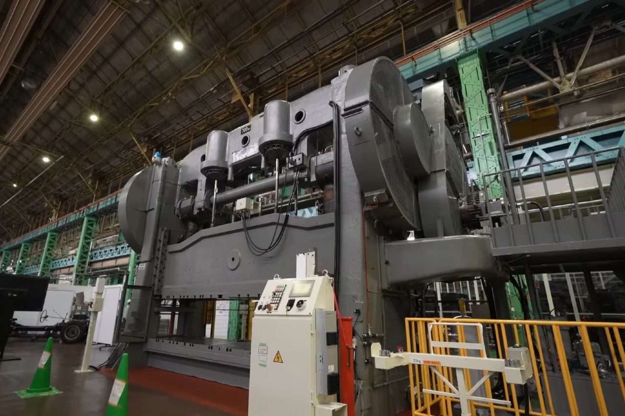 Toyota fabricaba coches en su planta de Brasil con una prensa mecánica de 1934 y es tan buena ...