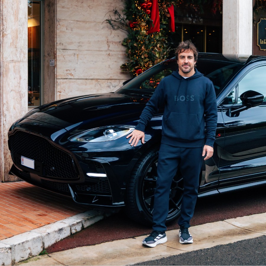 Fernando Alonso recibe su regalo de Reyes, un espectacular Aston Martin ...
