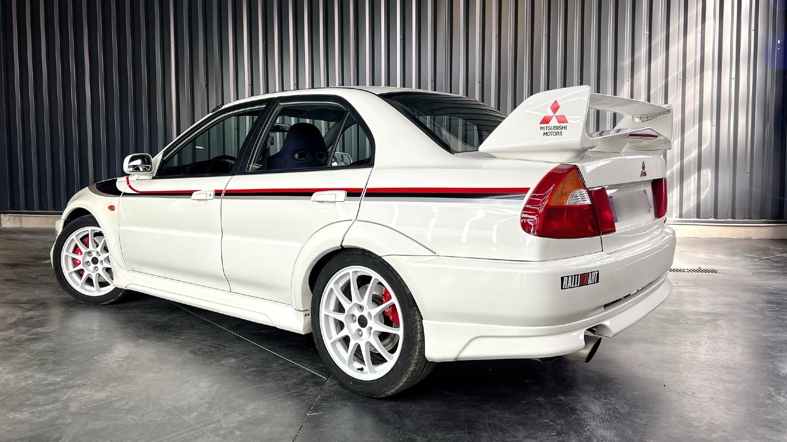 A subasta un raro Mitsubishi Lancer Evolution VI Tommi Mäkinen Edition ...