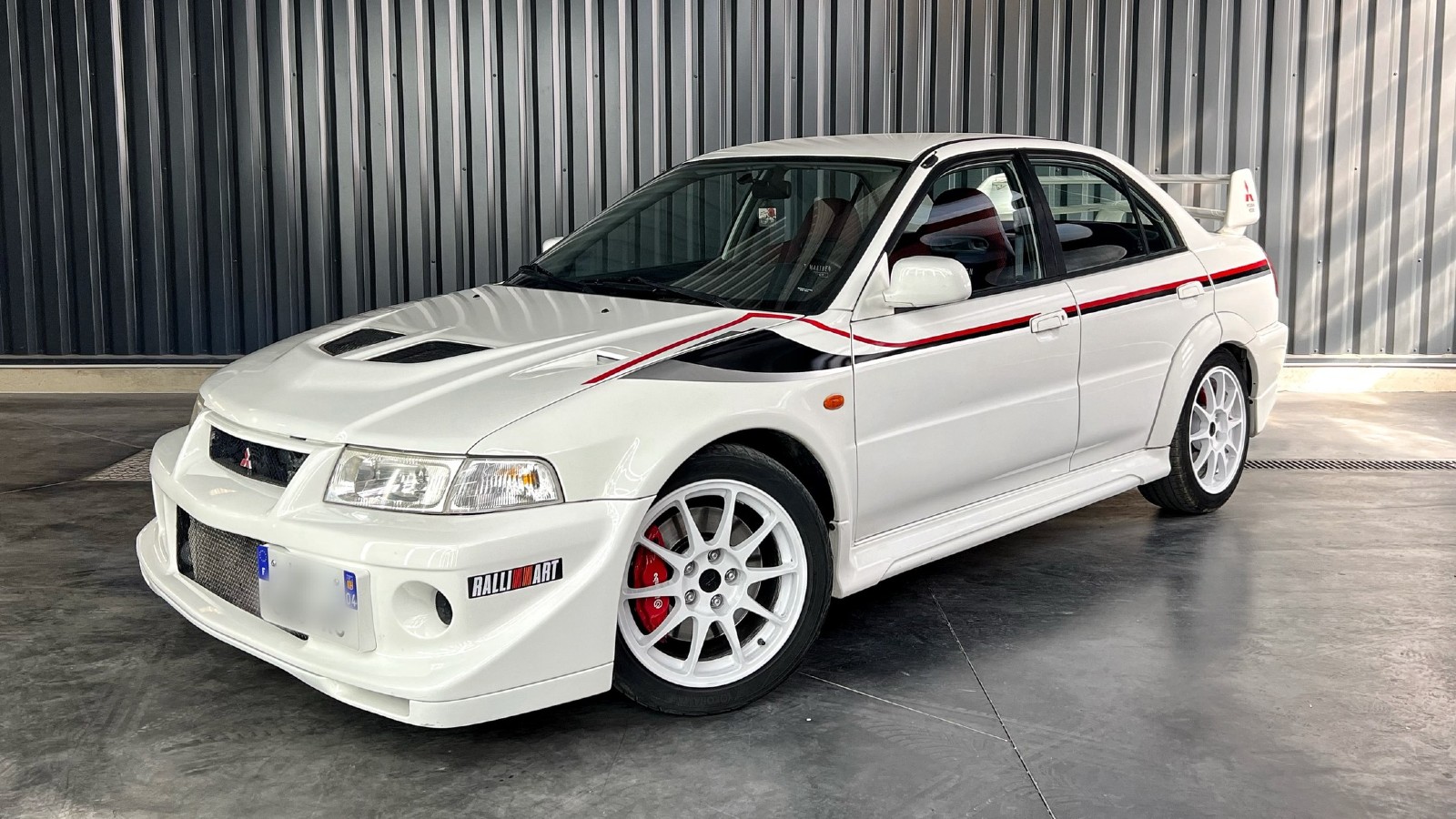 A subasta un raro Mitsubishi Lancer Evolution VI Tommi Mäkinen Edition ...